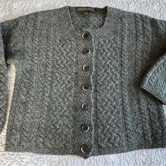 Inis Crafts | Sweaters | Beautiful Euc Inis Crafts Irish Chunky Cable ...